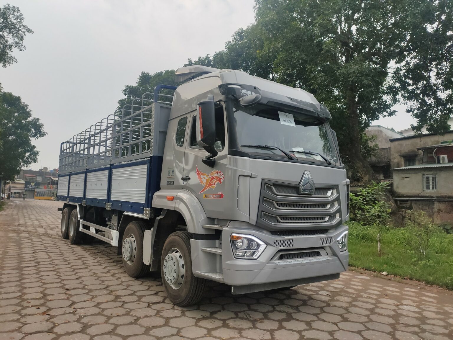 Ô TÔ TẢI (CÓ MUI) CNHTC; ZZ1315N4663E1
